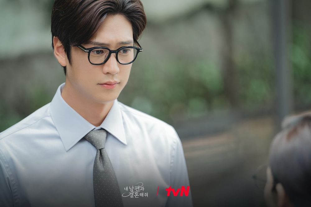 Upaya Yoo Ji Hyuk Melindungi Kang Ji Won di Marry My Husband