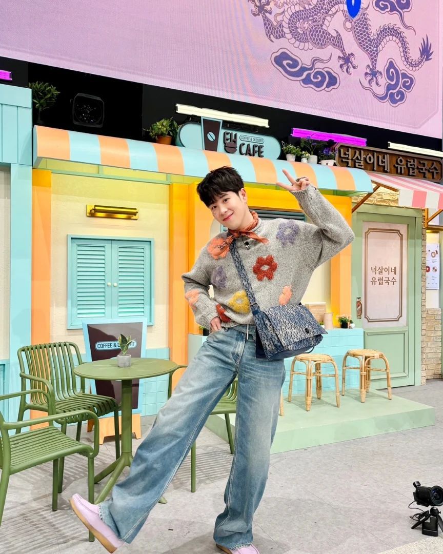 7 Ide OOTD Sweater Rajut ala P.O Block B, Comfy dan Stylish