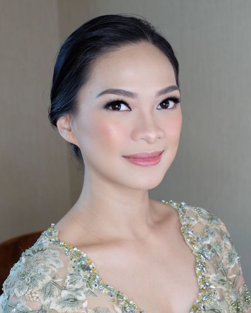 Inspirasi Makeup Wisuda ala Mesty Ariotedjo