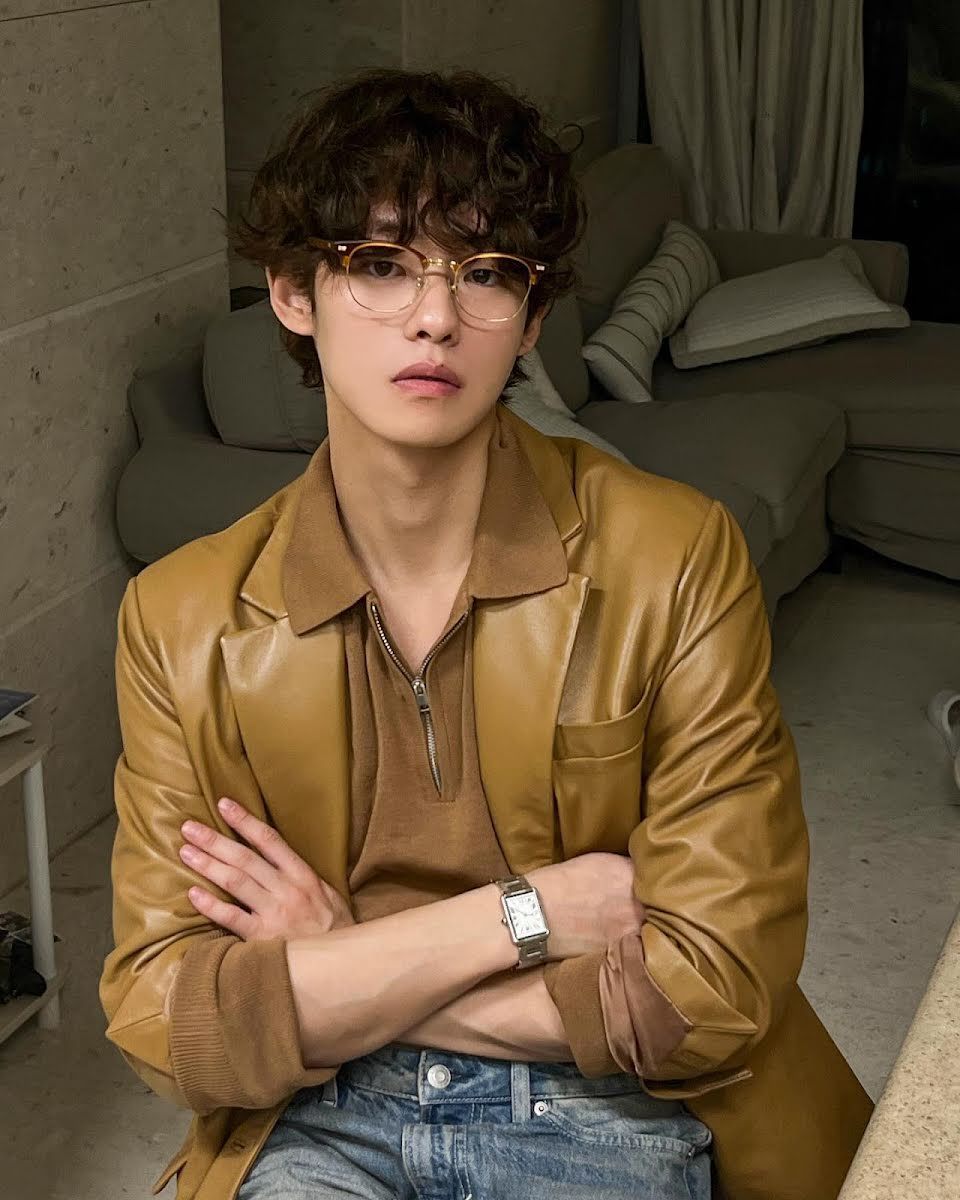 7 Artis yang Disebut Mirip V BTS, Terbaru Kwon Hyeop WAKER