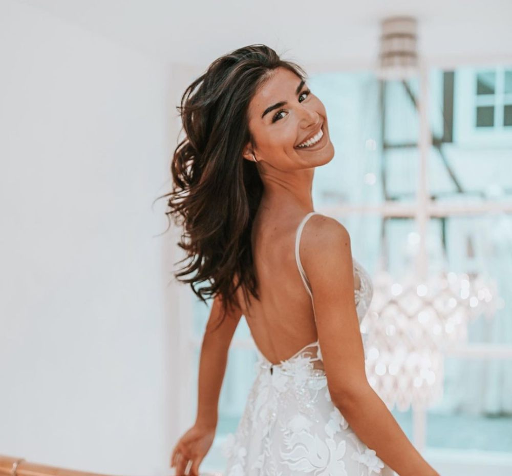 7 Potret Aleksandra Modic Miss World Jerman 2023, Memukau!