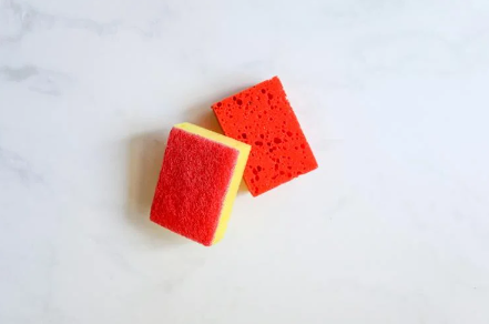 5 Tips dan Cara Membersihkan Spons Dapur, Mudah dan Efisien!