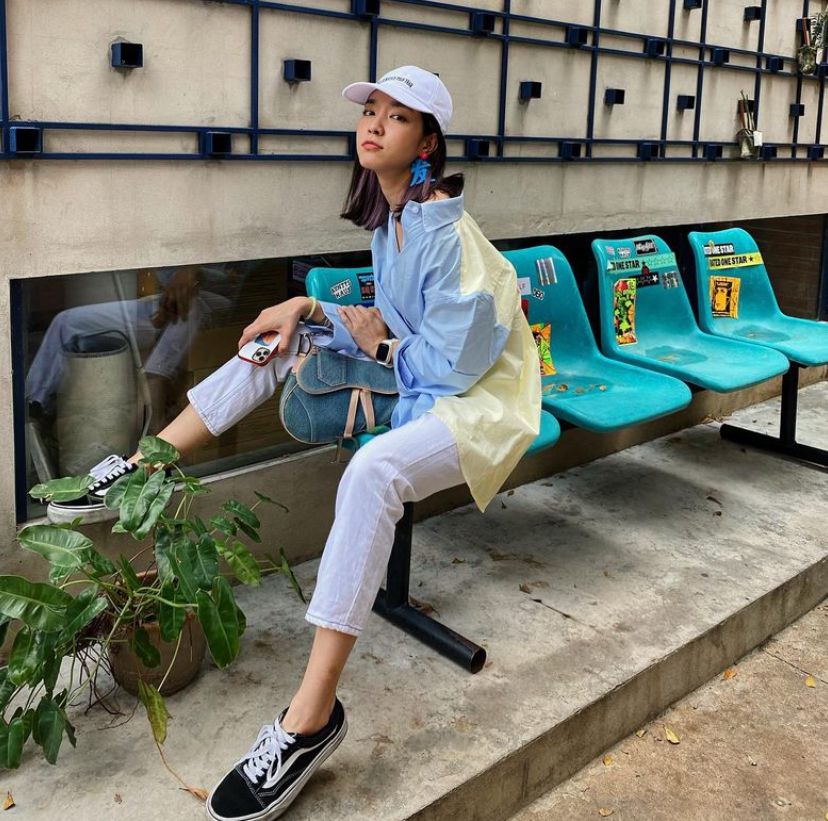 8 Inspirasi Outfit Bertema Warna Pastel ala Mo Monchanok