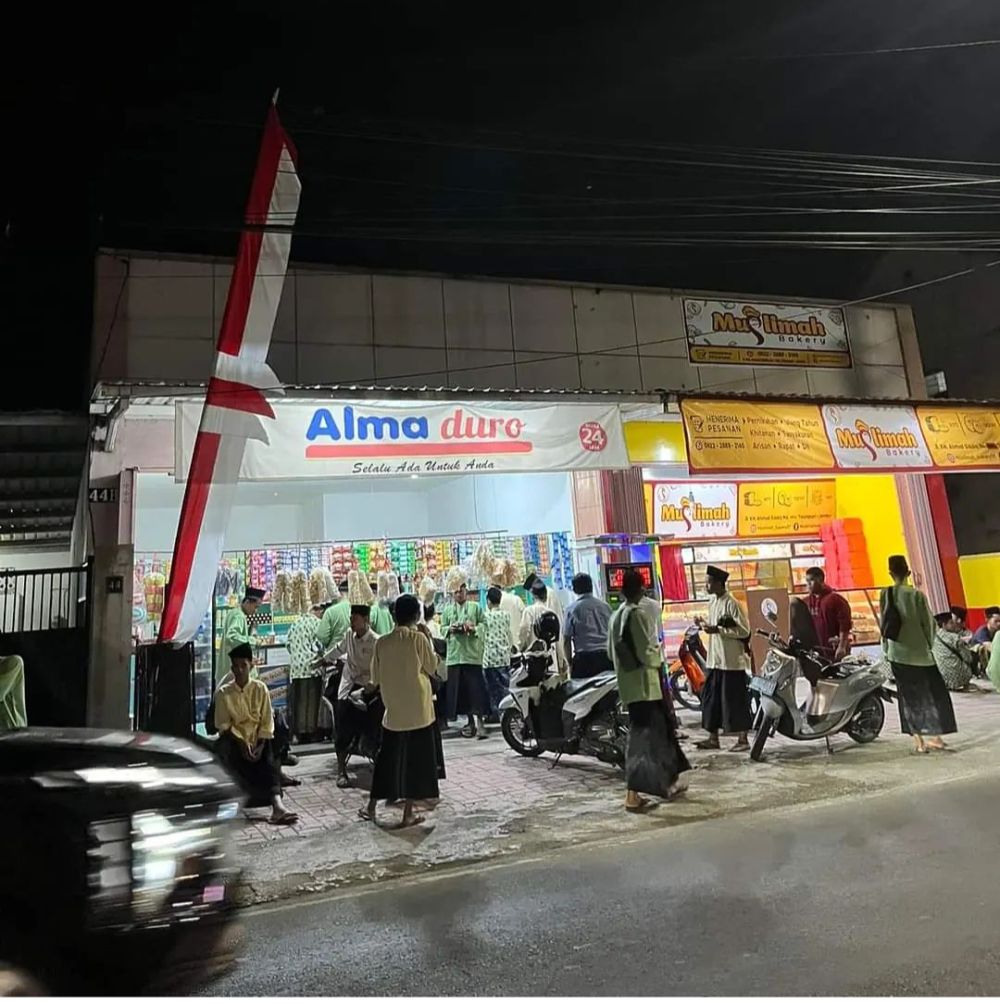 Buka 24 Jam, 7 Meme Warung Madura yang Sigap Layani Pembeli