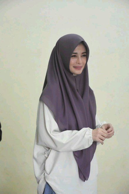 7 Potret Jihan Fahira Ikut Pemilu DPD RI, Saingan Komeng