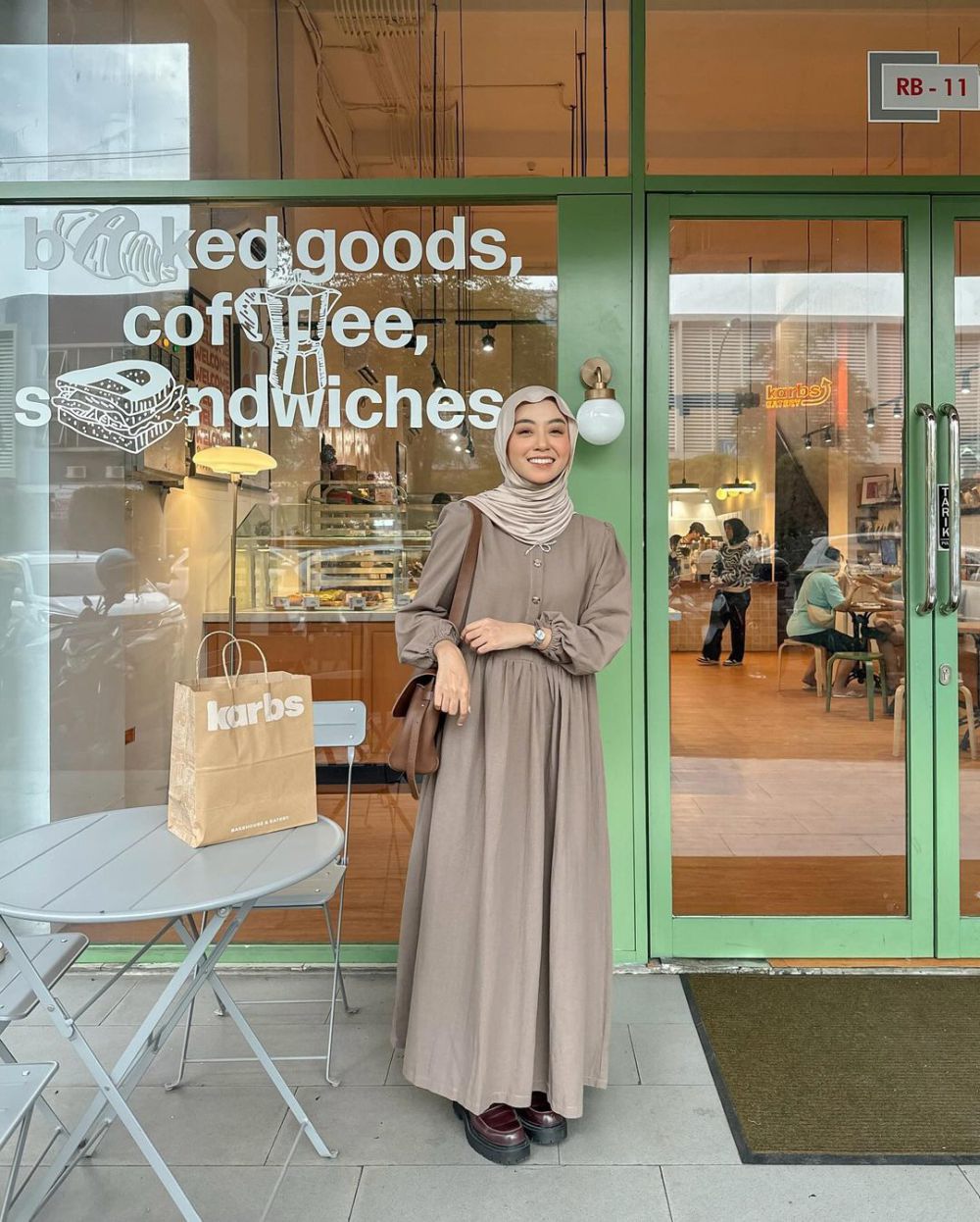 9 Inspirasi Outfit Hijab Cewek Bumi Ala Meirani Amalia Putri