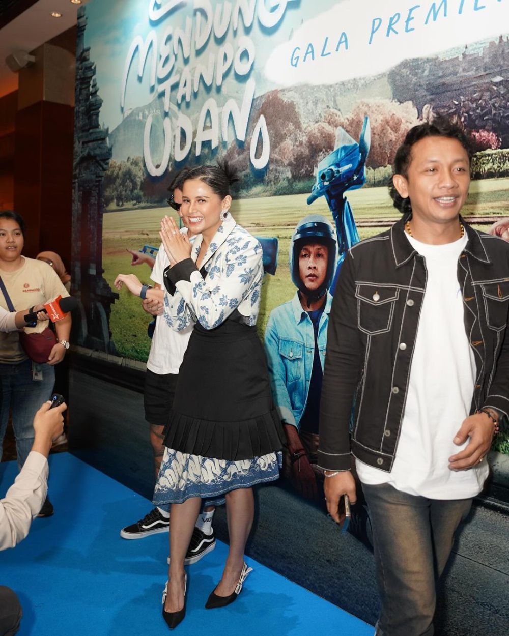 Yunita Siregar Hadiri Gala Premiere Mendung Tanpo Udan