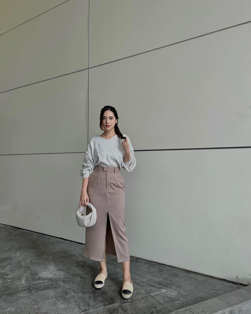 7 Ide Mix and Match Midi Skirt untuk Segala Acara, Girly!