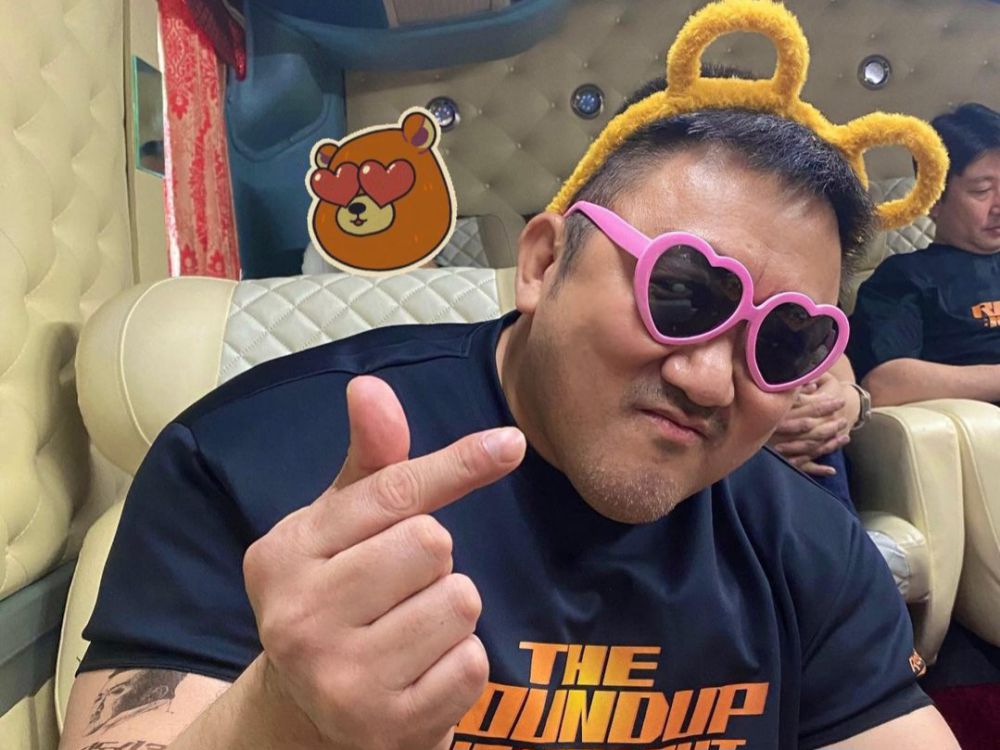 Potret Lucu Ma Dong Seok di Instagram, Pamer HP Hello Kitty