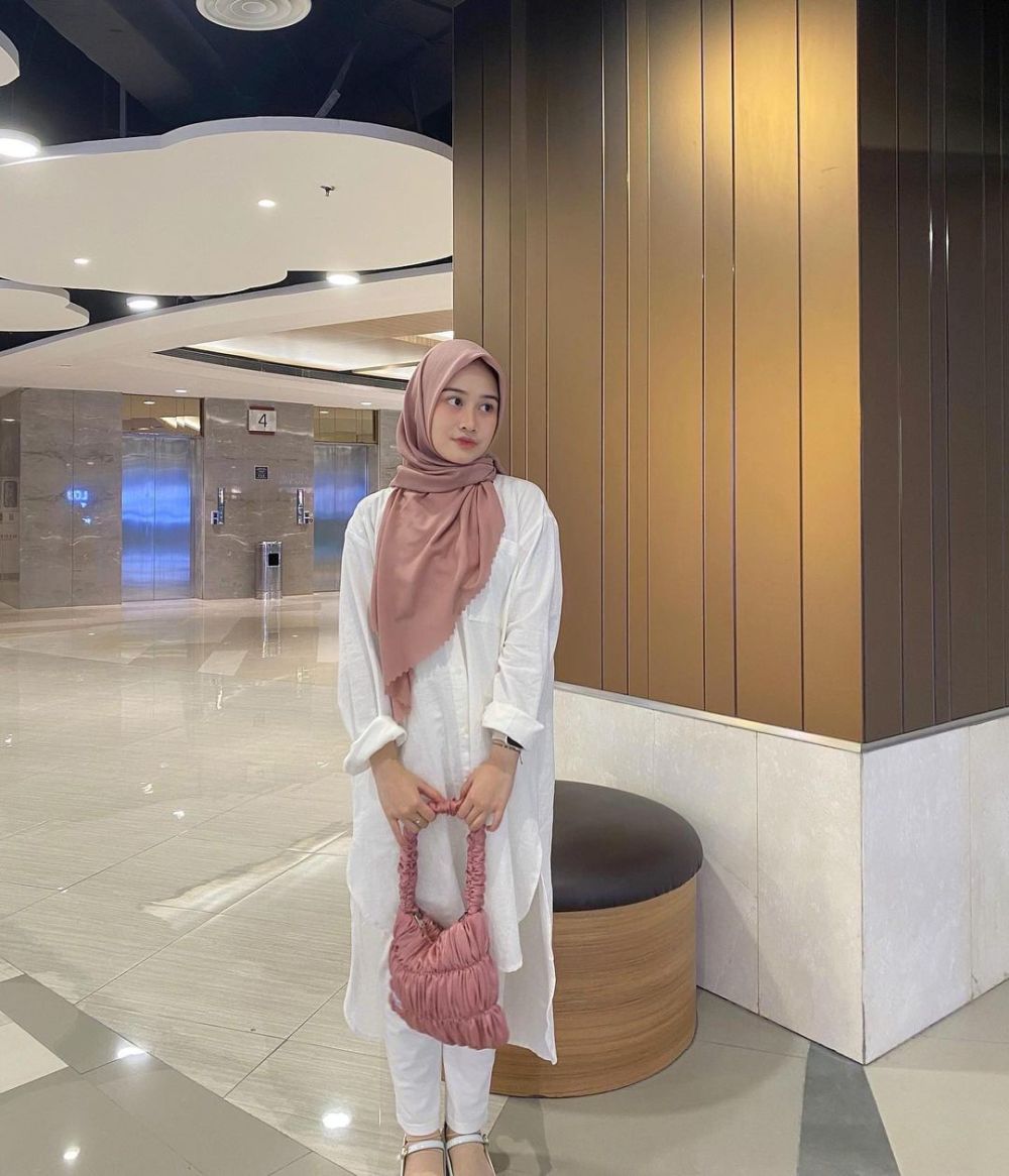 9 Ide Outfit Idul Fitri untuk Kulit Cool Undretone