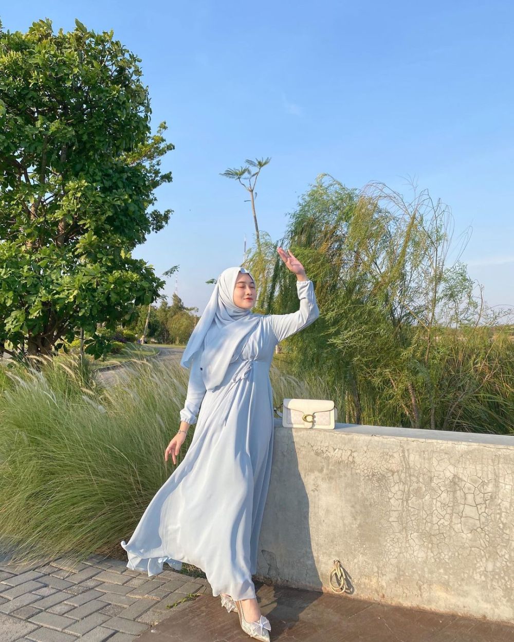 9 Ide Outfit Idul Fitri untuk Kulit Cool Undretone