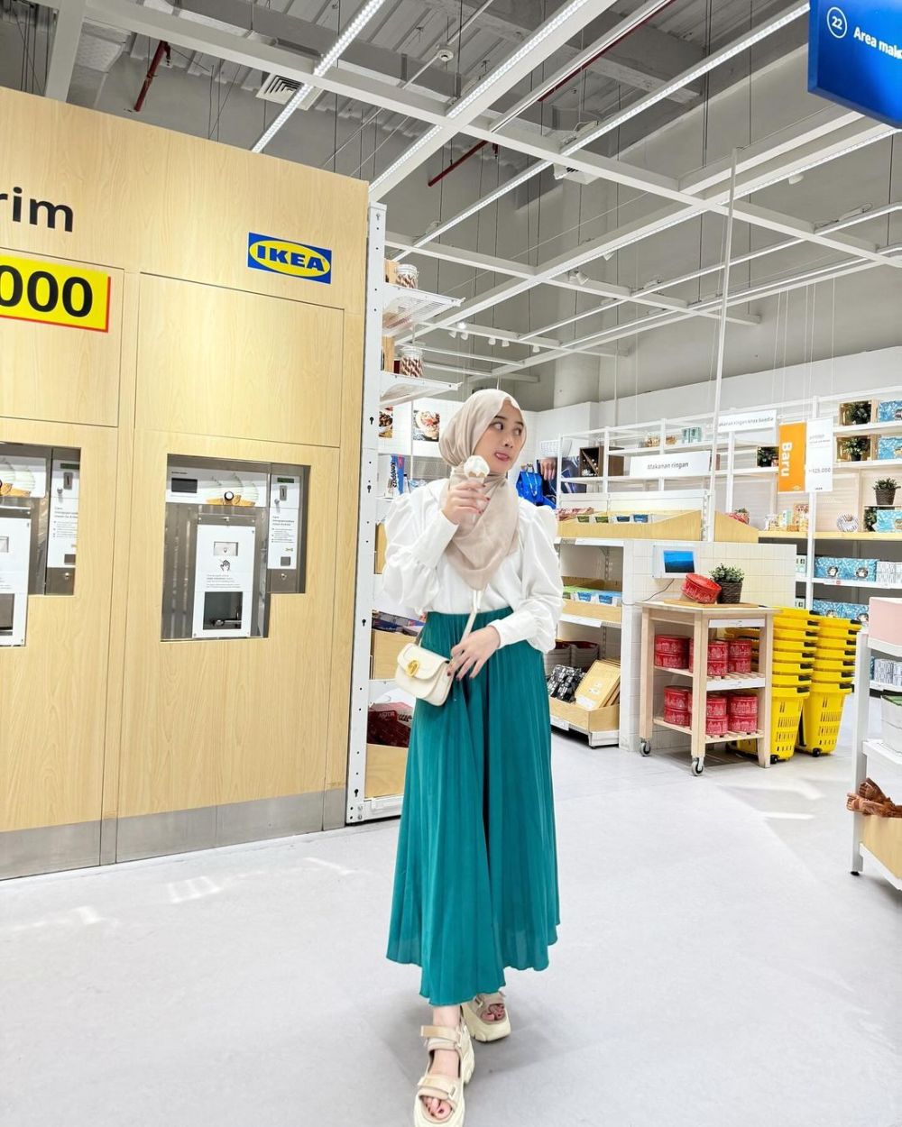 9 Ide Outfit Idul Fitri untuk Kulit Cool Undretone