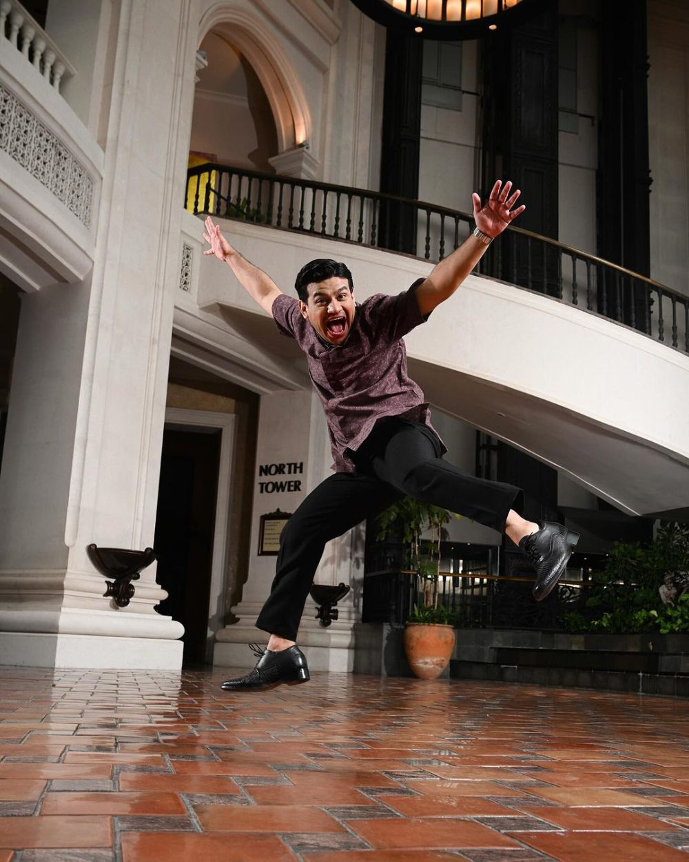 9 Gaya Fadil Jaidi Photoshoot Baju Lebaran bareng Keluarga