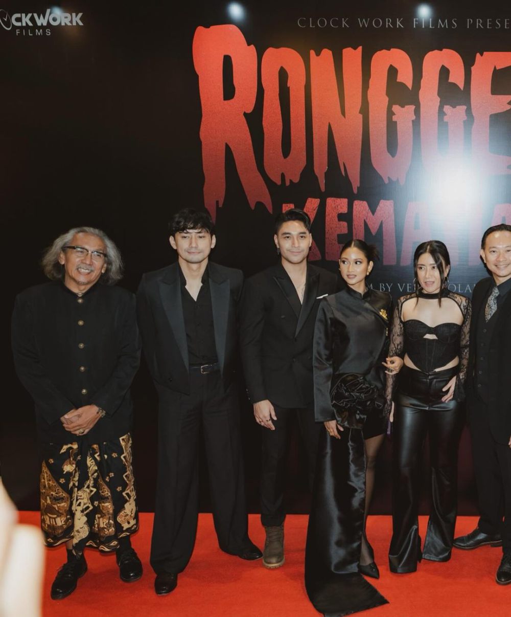 8 Potret Krisjiana Baharudin Gala Premiere Ronggeng Kematian