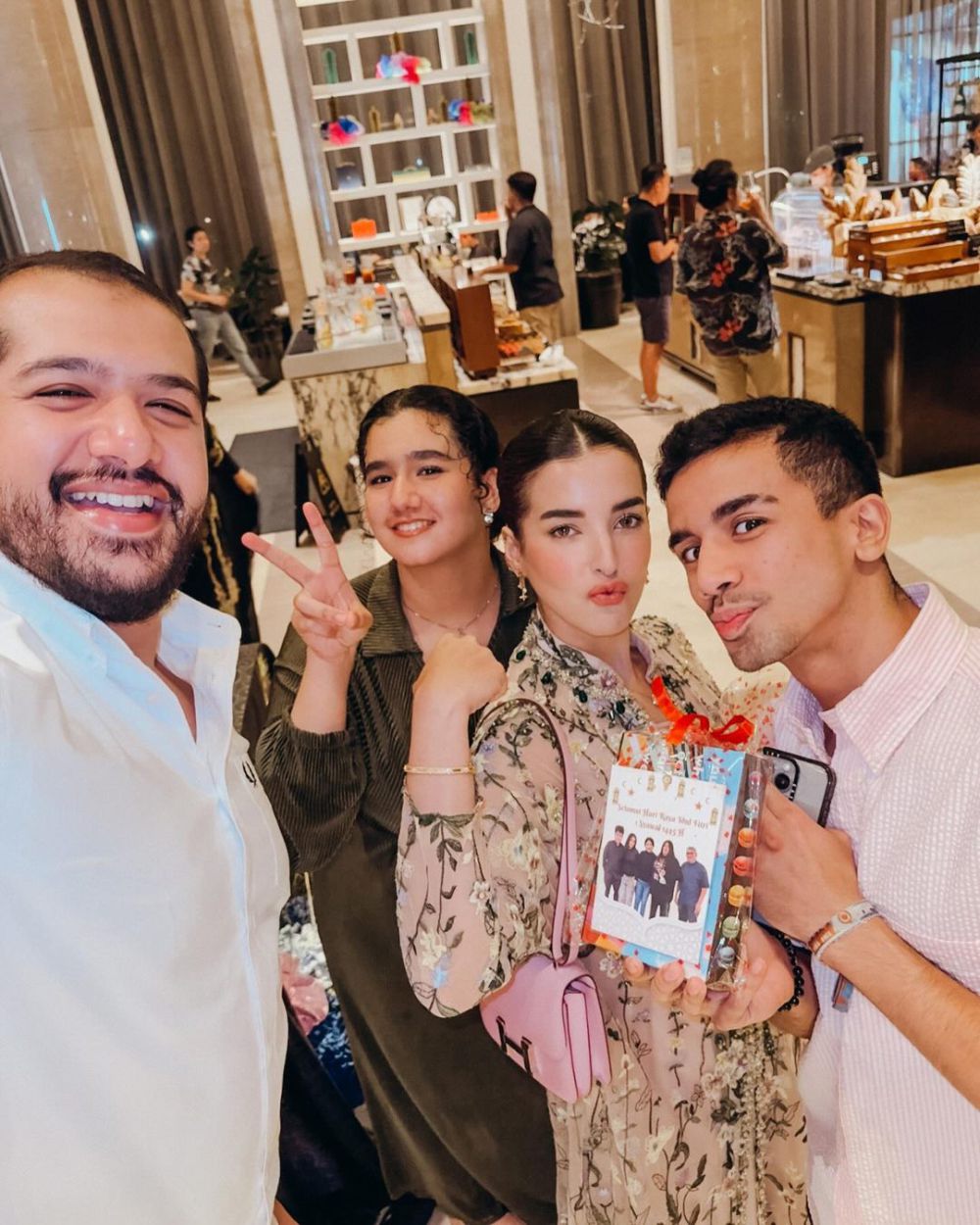 Tasya Farasya Buka Bersama dengan Keluarga Besar