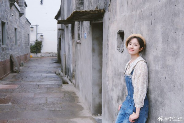 9 Ide OOTD Li Landi Pemeran Drama China Angel Fall Sometimes