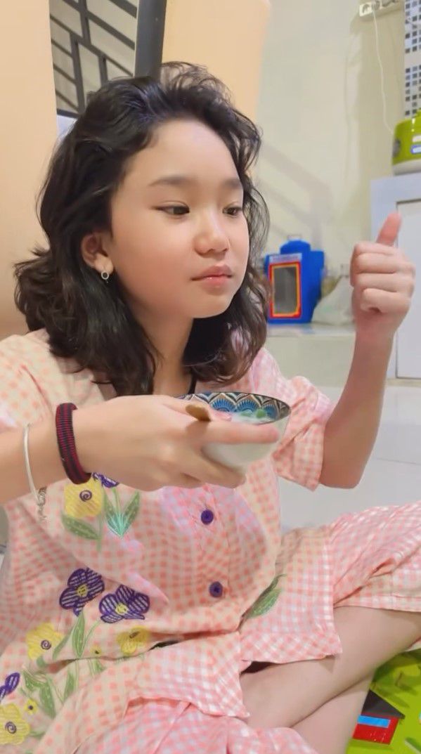 7 Potret Bilqis Anak Ayu Ting Ting Bikin Takjil Buka Puasa