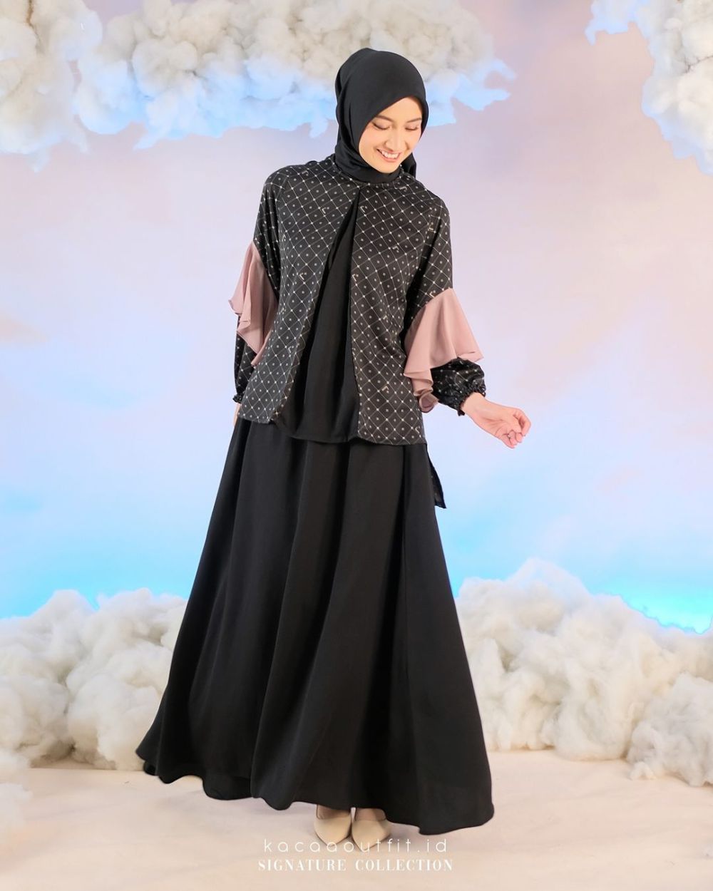 11 Rekomendasi Gamis Hitam untuk Lebaran, Simpel dan Elegan