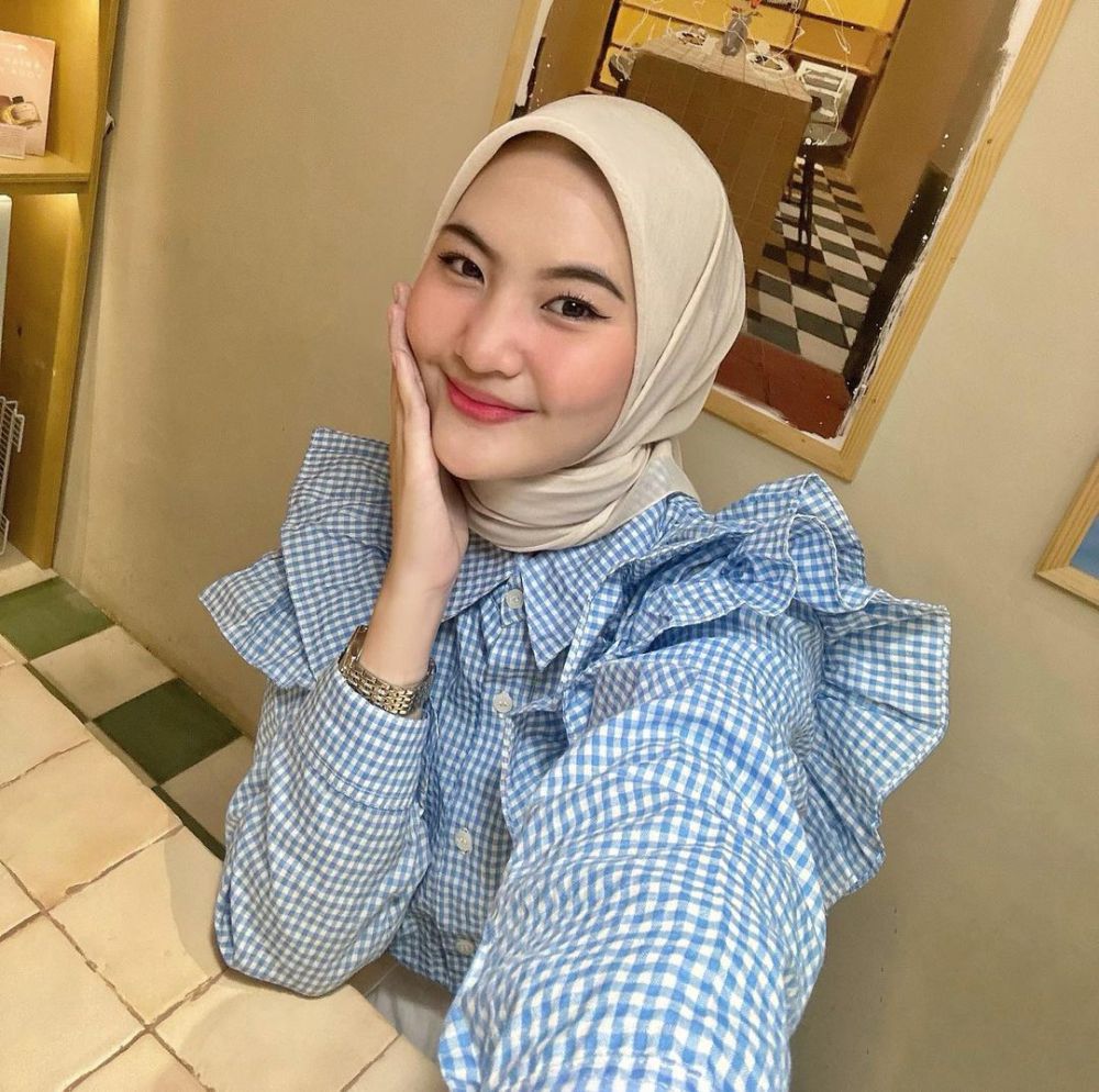 Warna Hijab Yang Cocok Dipadukan Baju Biru Muda