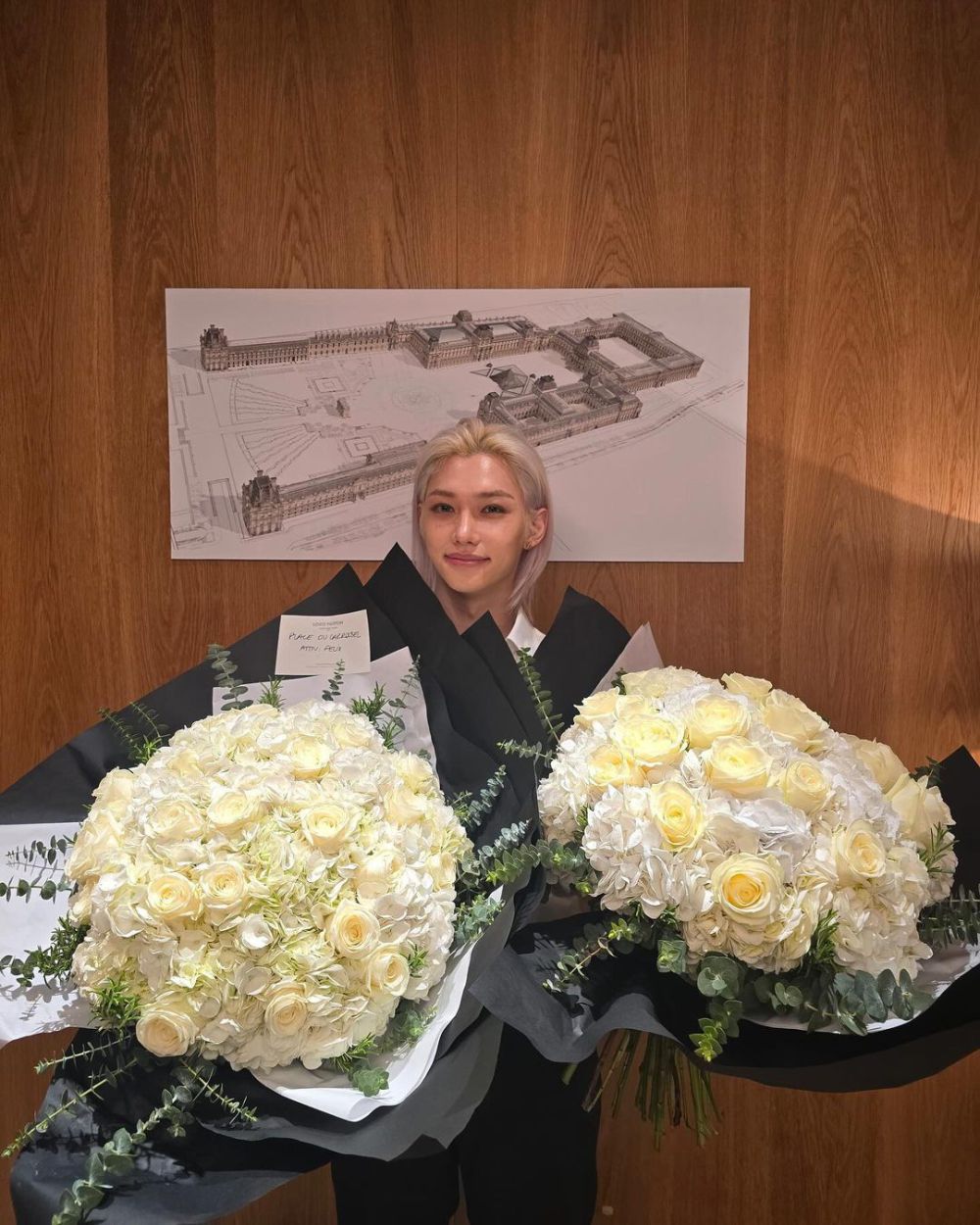 Potret Felix Stray Kids Debut Model di Paris Fashion Week