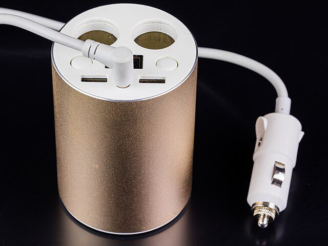 Tips Memilih Charger Mobil untuk Mudik, Cek Jumlah Port USB!