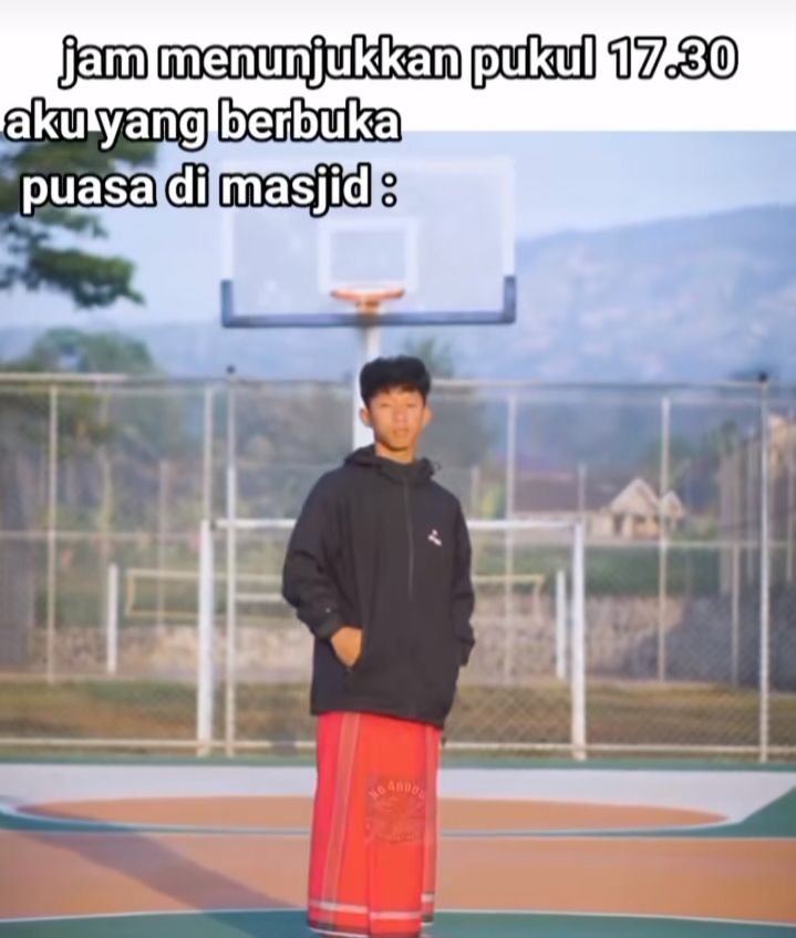 7 Meme Buka Puasa di Masjid, Salat Magrib Gak Dilewatkan