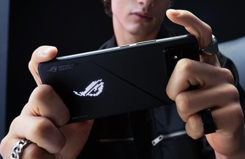 Duel Spesifikasi ROG Phone 8 Pro vs IPhone 15 Pro Max