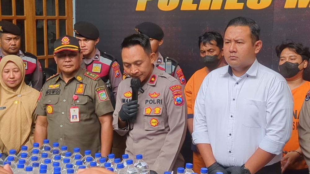 Tersangka Pabrik Miras Ilegal Terbesar di Malang Bertambah