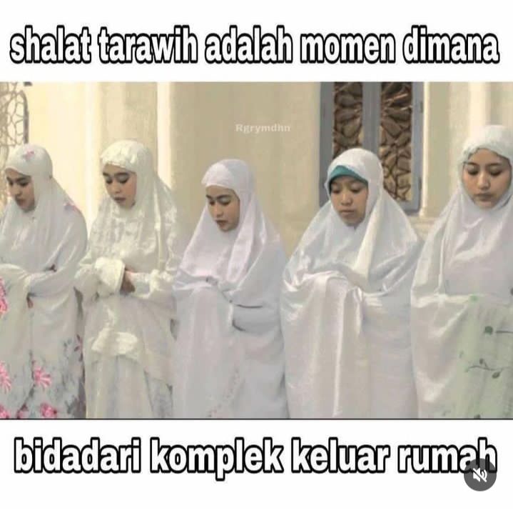 7 Meme Ketemu Bidadari Kompleks saat Tarawih