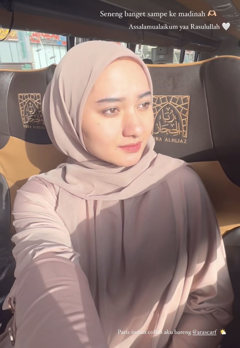 7 Potret Nadzira Shafa Umrah saat Ramadan 2024