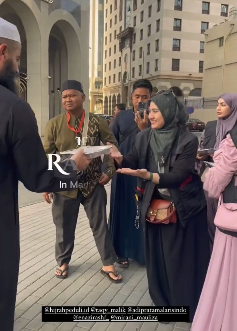 7 Potret Nadzira Shafa Umrah saat Ramadan 2024