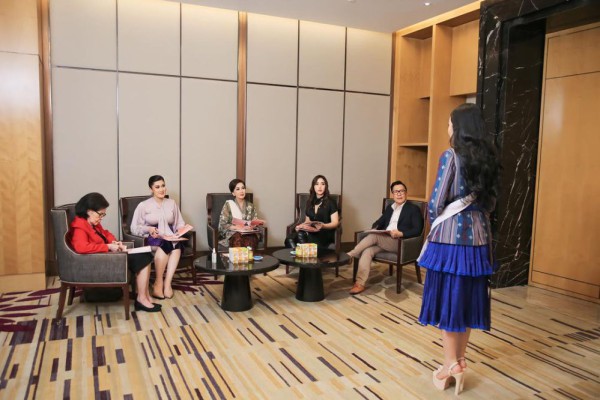 7 OOTD Finalis Puteri Indonesia 2024 Saat Deep Interview