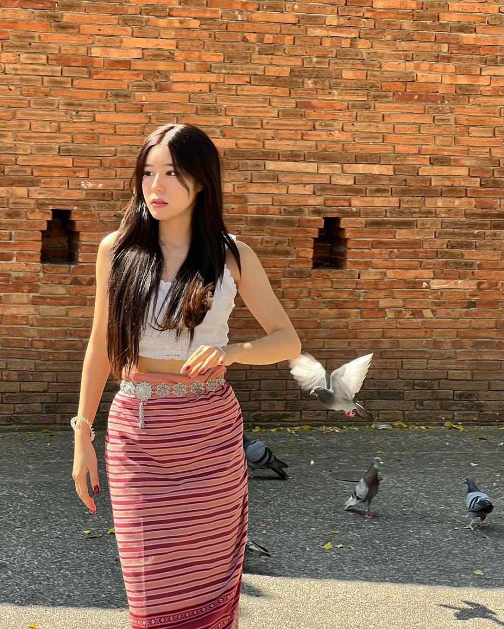 10 Mix and Match Outfit dengan Rok ala Ciize Rutricha