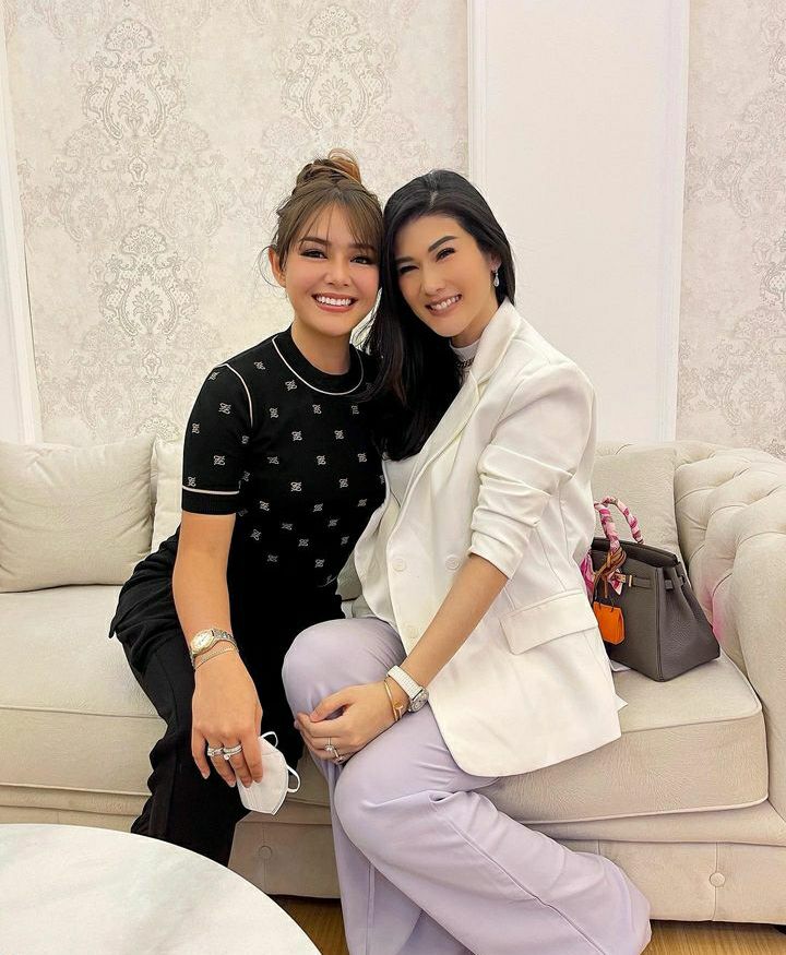 Kenangan Para Artis Bersama Stevi Agnecya