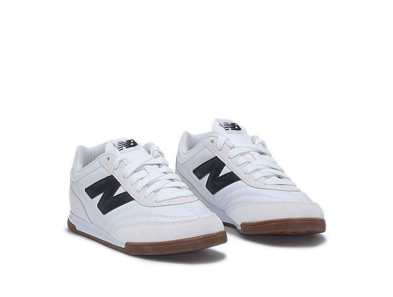 12 Koleksi Sepatu New Balance Terbaru 2024, Punya?