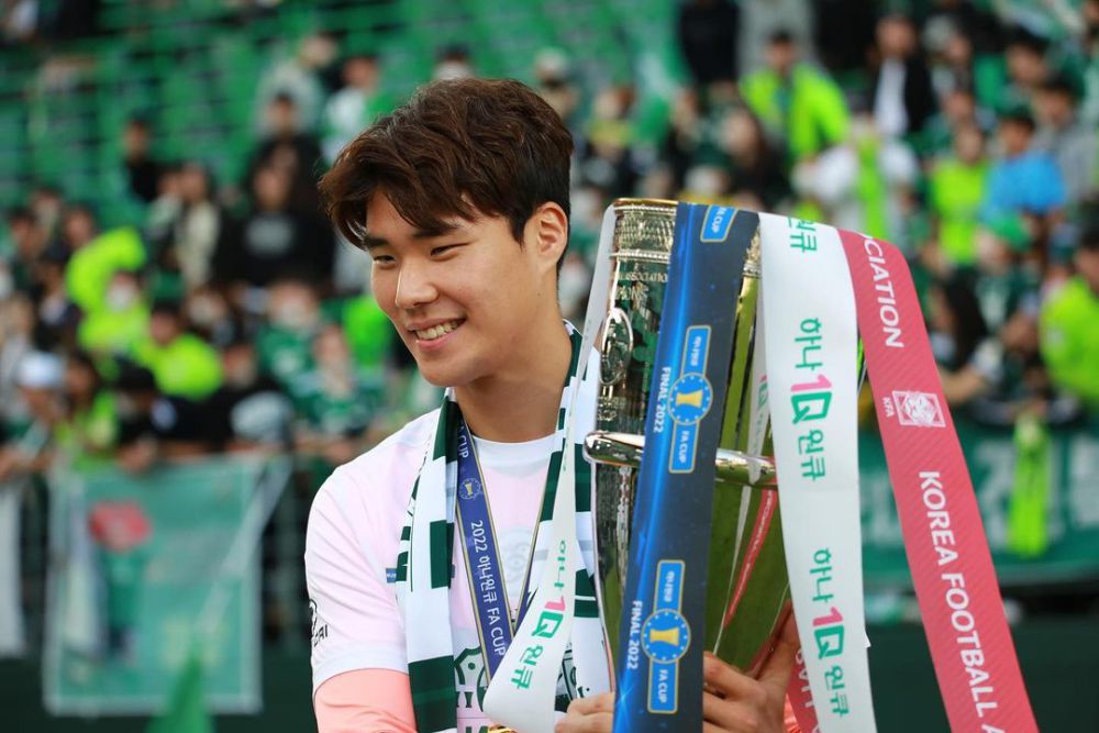 Profil Song Bum Keun, Atlet Sepak Bola Pacar Lee Mi Joo