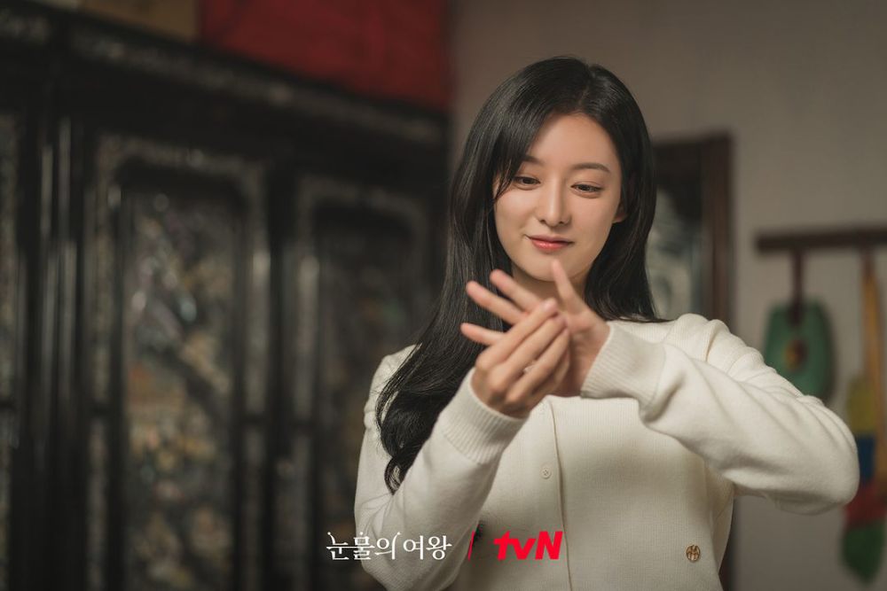 7 Bukti Hong Hae In Perempuan Setia di Queen of Tears