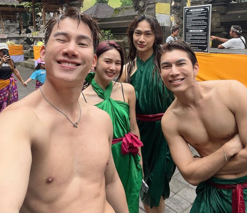 7 Potret Mew Suppasit dan Tul Pakorn Kerja Sekaligus Liburan