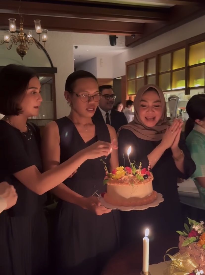 Mama Rieta dan Wanda Harra Rayakan Ulang Tahun Bersama
