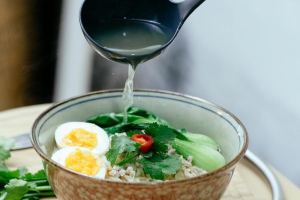 5 Tips Meracik Kaldu Ayam untuk Ramen ala Rumahan, Umami!