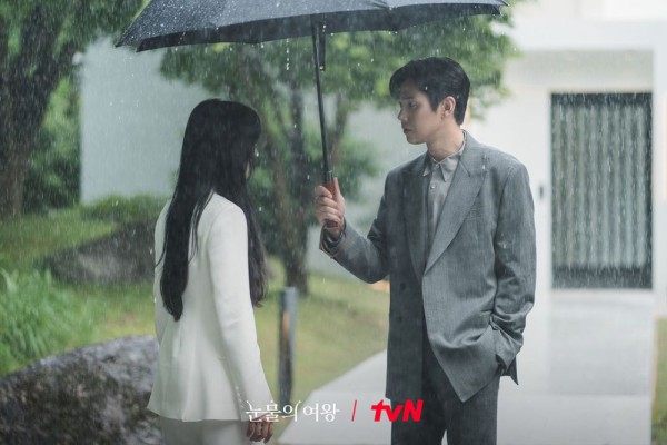 5 Sikap Obsesi Eun Seong pada Hae In di Queen of Tears