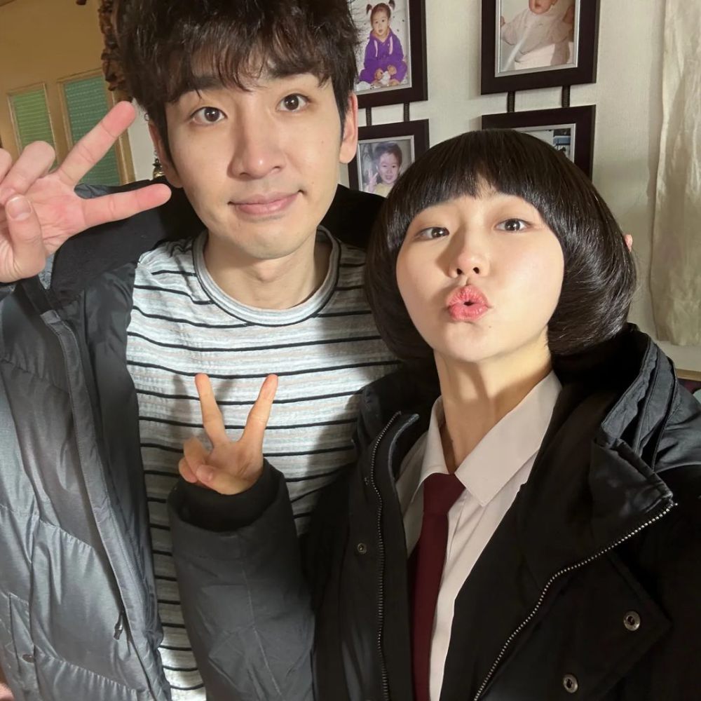 7 Potret BTS Seo Hye Won Bareng Pemain Lovely Runner