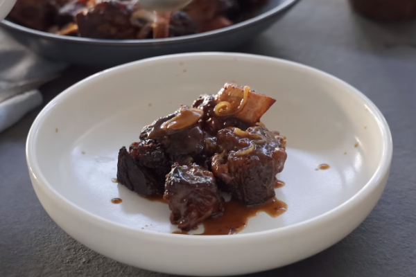 Resep Madeira Short Ribs, Olahan Iga Sapi dengan Saus Anggur