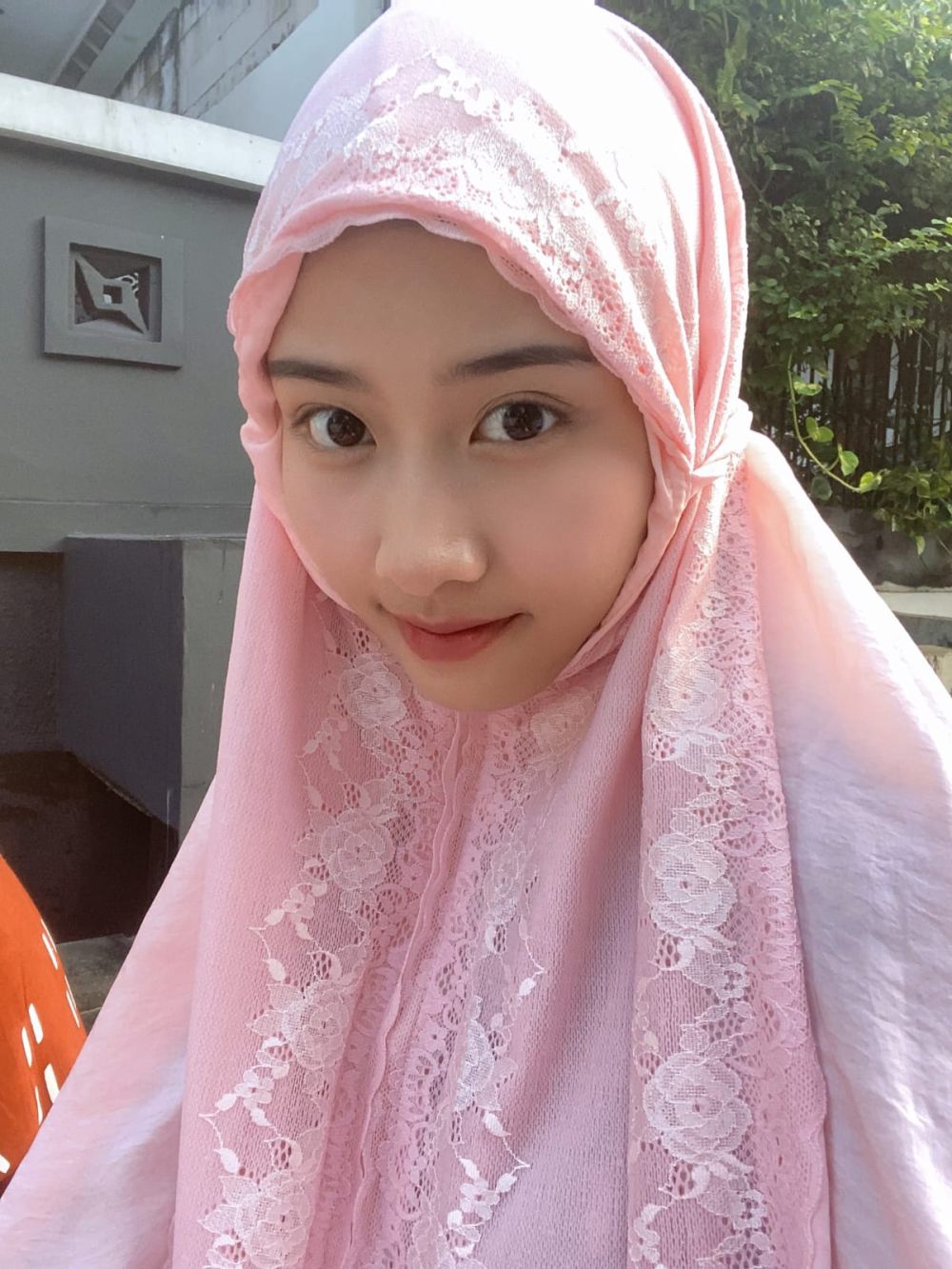 15 Member JKT48 Unggah Foto Kenakan Mukena di Hari Raya