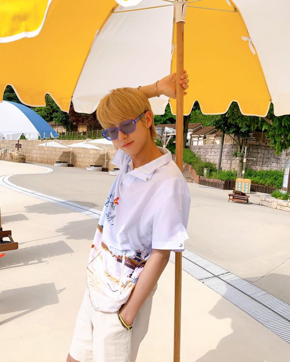 Inspirasi OOTD Pakai Kemeja ala Renjun NCT Dream