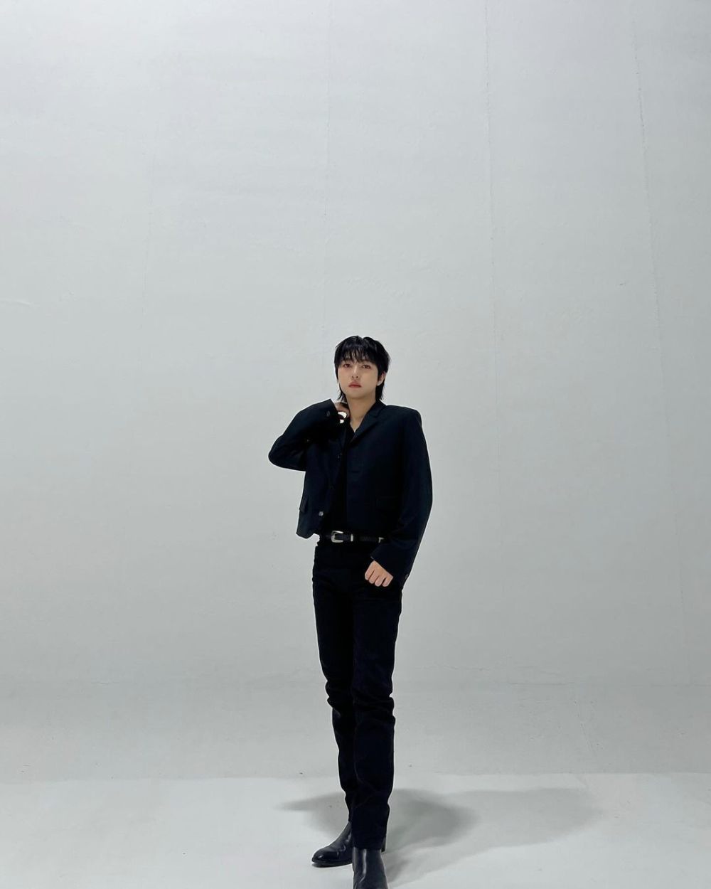 Inspirasi OOTD Pakai Kemeja ala Renjun NCT Dream