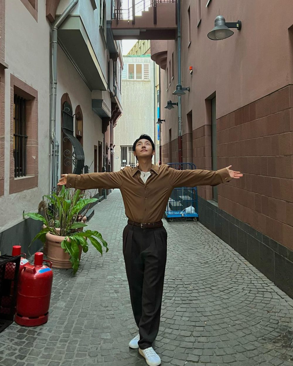 Inspirasi OOTD Pakai Kemeja ala Renjun NCT Dream