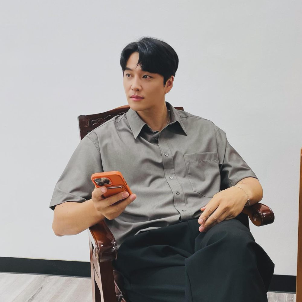 7 Mix and Match Outfit Formal dan Kasual ala Min Woo Hyuk