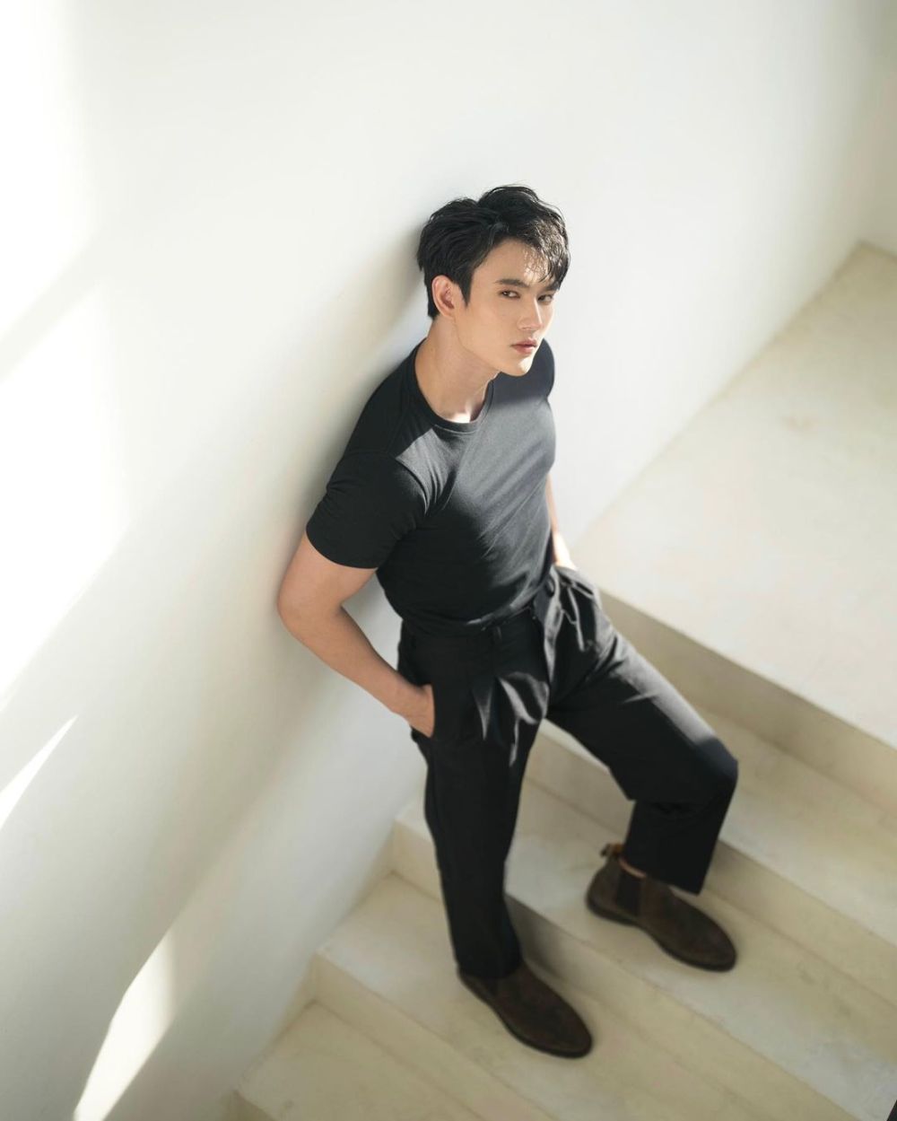 7 Inspirasi Outfit Kasual ala Pavel Naret Promphaopun, Kece!