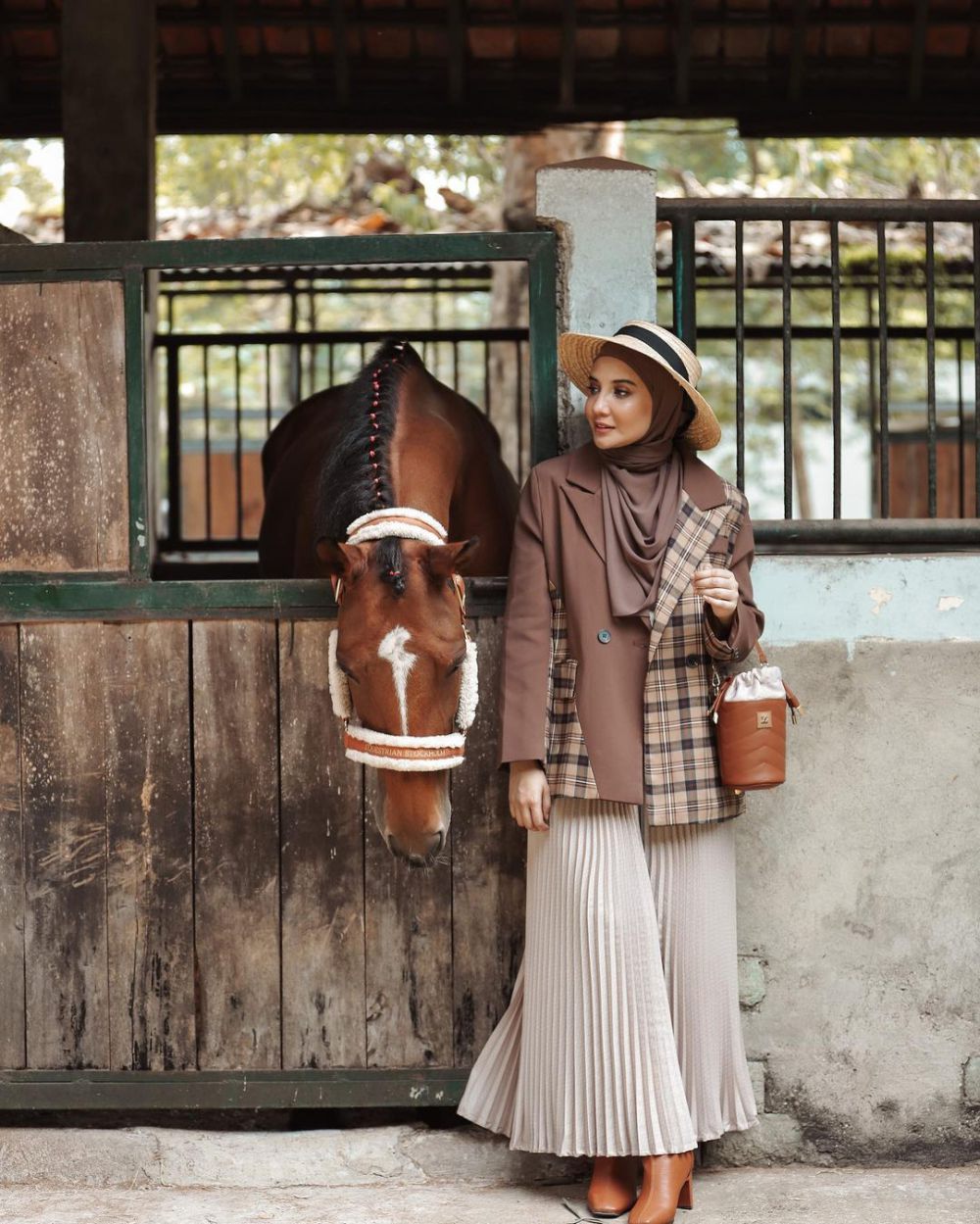 8 Ide Styling Outfit Hijab Yang Classy Elegan Dan Inspirati
